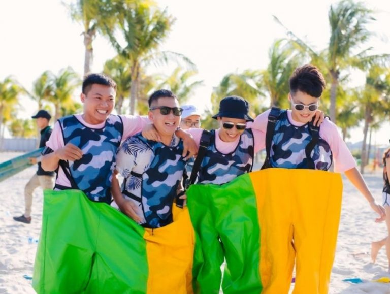 “Xõa tới bến” với các trò chơi team building bãi biển hấp dẫn - Vntrip.vn
